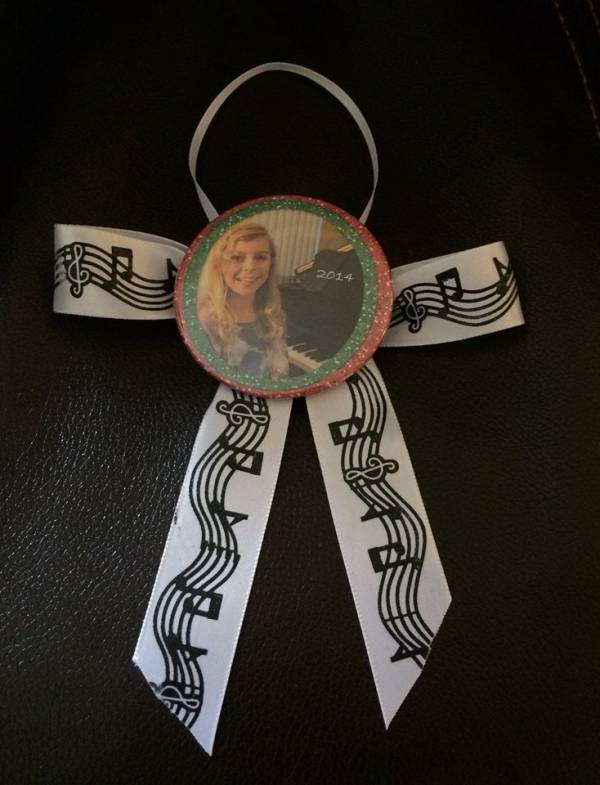 Music Ribbon Portrait Ornament – Sara's Music Studio